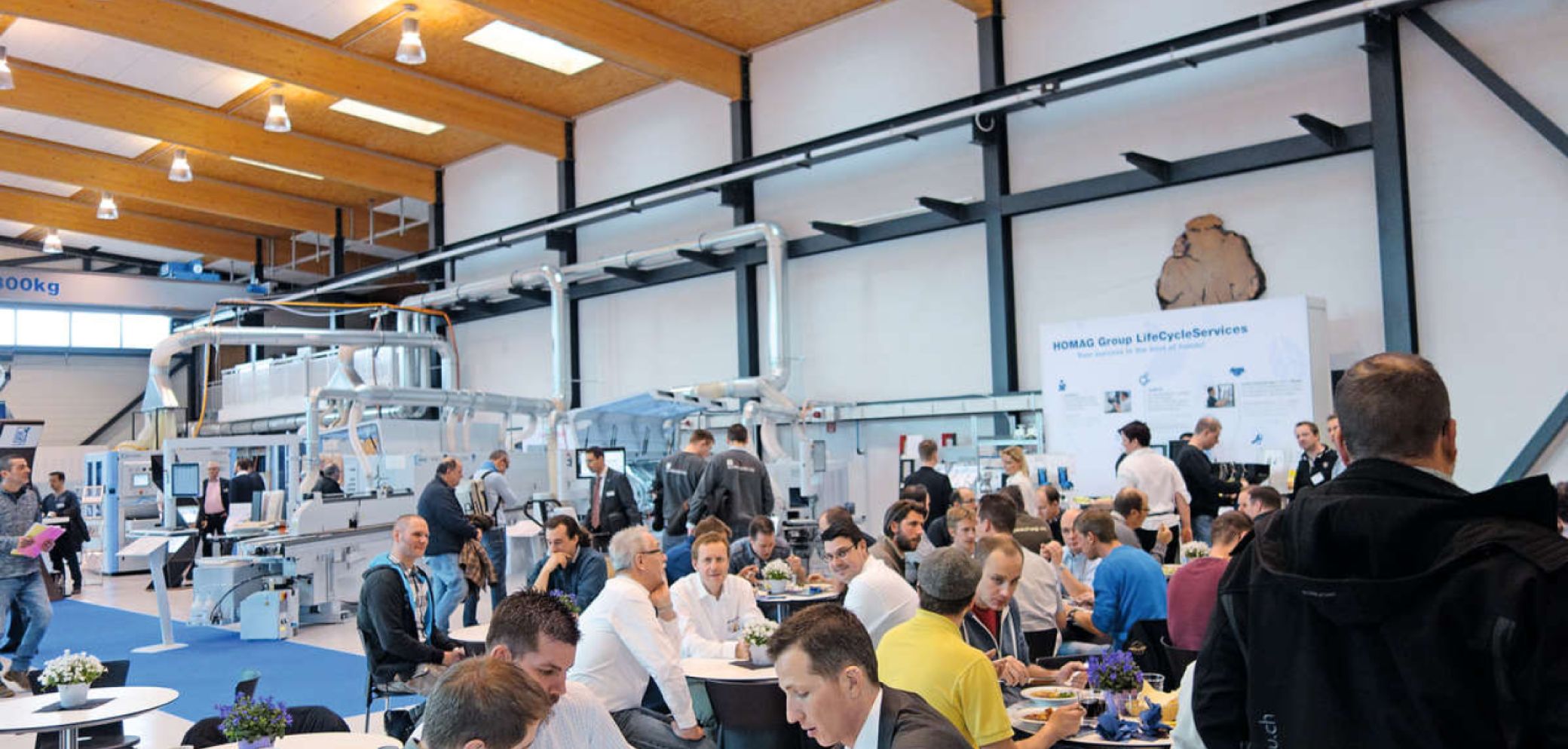 Vorhang auf für die neusten Maschinen | schreinerzeitung.ch